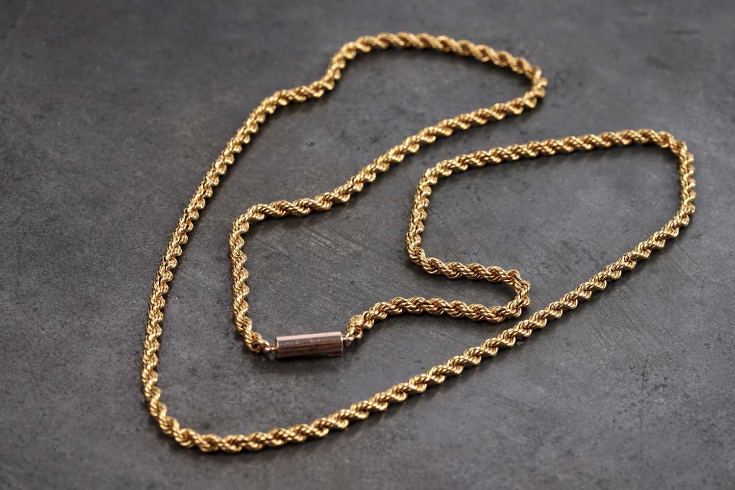 Lot 510 - A Victorian gold chain necklace