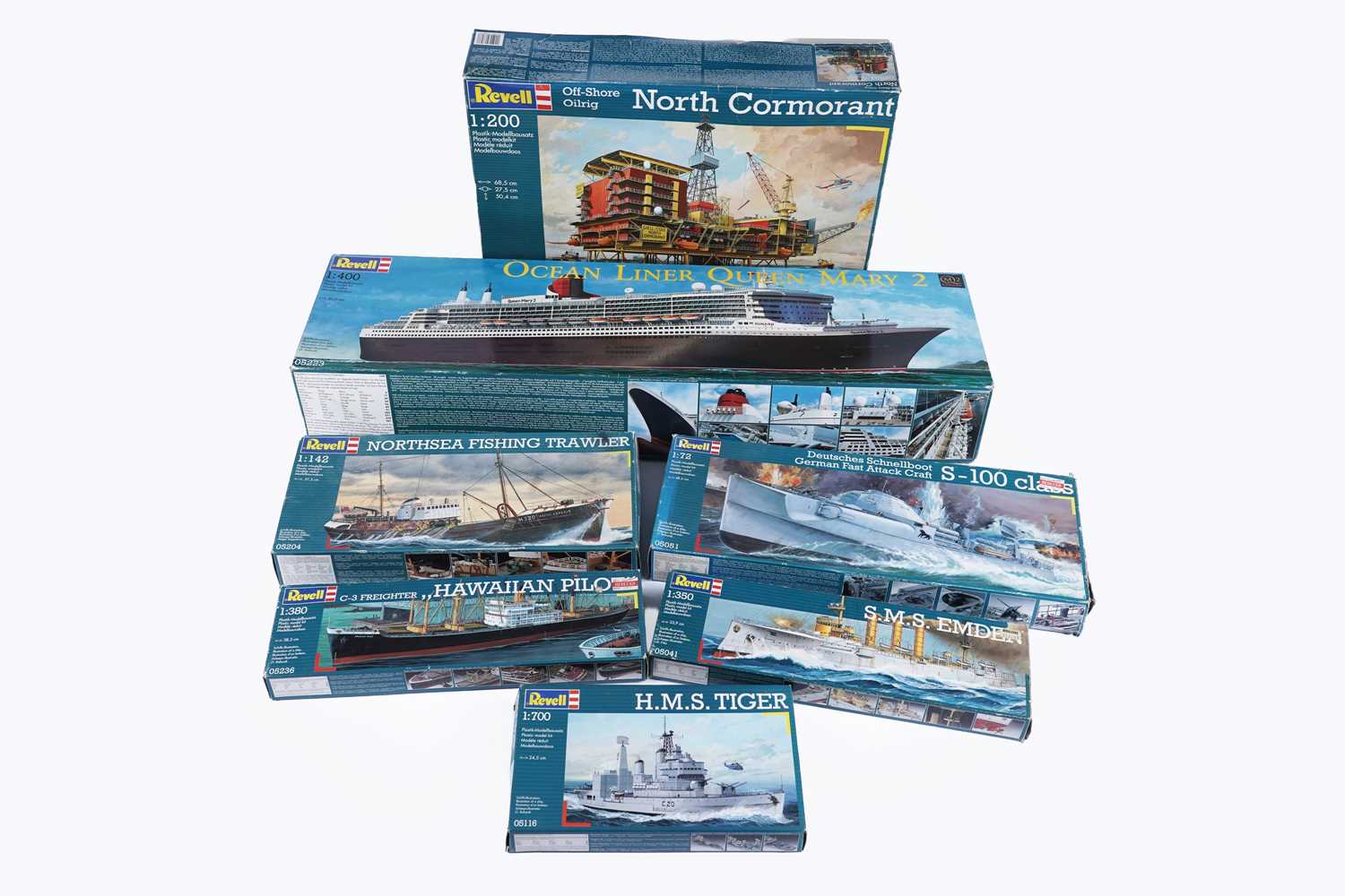 Lot 881 - A collection of seven boxed Revell ship and